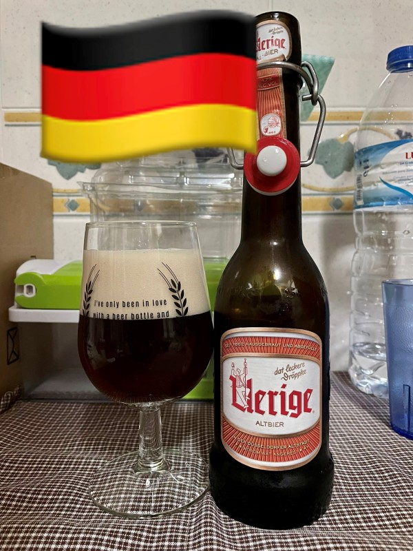 Cerveja Uerige Alt - Uerige Obergärige Hausbrauerei